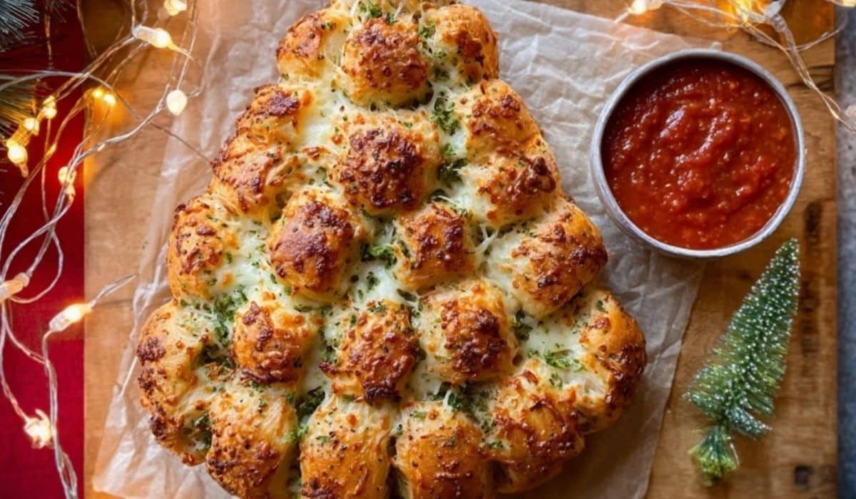 Cheesy Pull Apart Christmas Tree Bread 7 Reasons It S A Hit